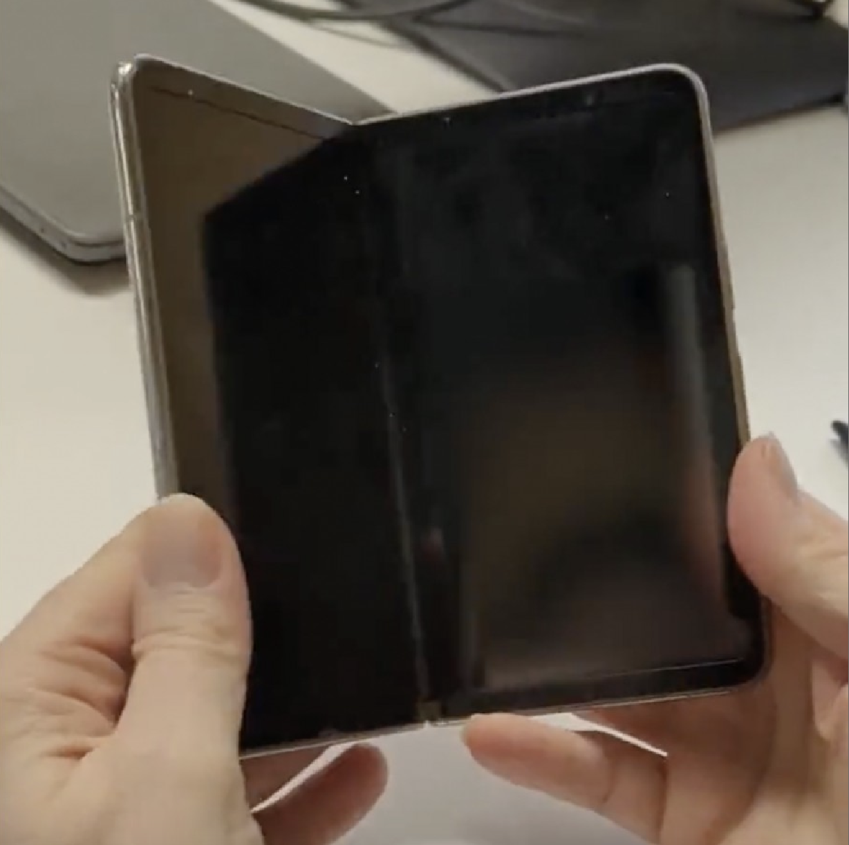 Pixel Fold leaked footage shows how it folds! - Unbox Diaries