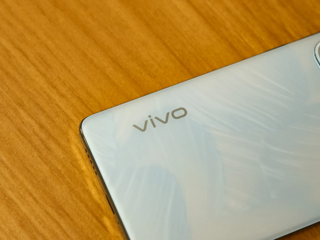 vivo V30 Pro 5G Full Review: Iconic optics, design, and performance ...